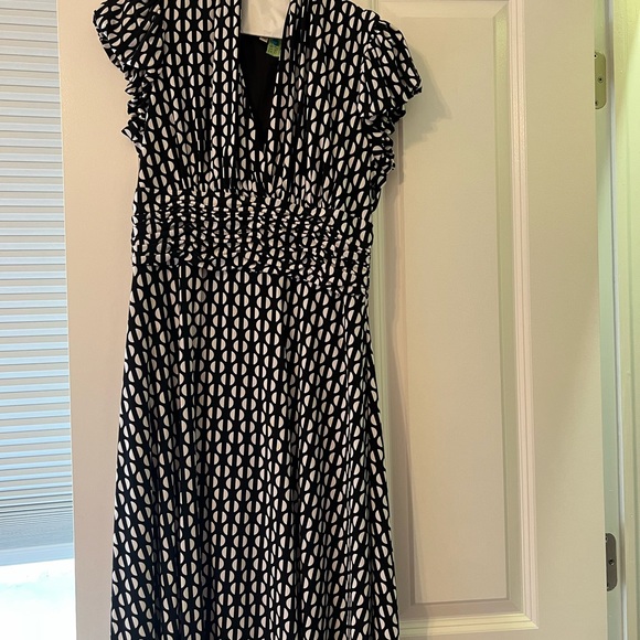 Evan Picone | Dresses | Evan Picone Black And White Cocktail Dress ...